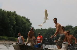 VIDEO: Redneck Fishing Tournament 2014 - Fishing World