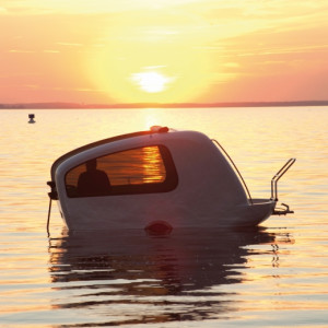 Floating caravan makes a splash! - Great Walks