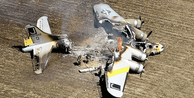 Boeing B-17 Flying Fortress burns in forced landing - Australian Flying