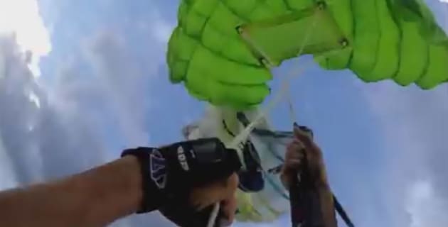 FRIDAY FLYING VIDEO: Skydive Malfunction - Australian Flying