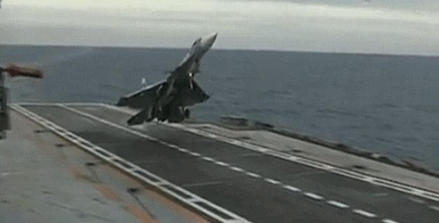 FRIDAY FLYING VIDEO: Russian jet aborts carrier landing at last gasp ...