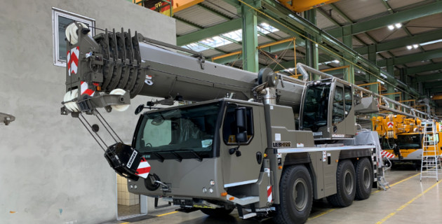 Ventia and Liebherr deliver the LTM1060-3.1 crane to Defence ...