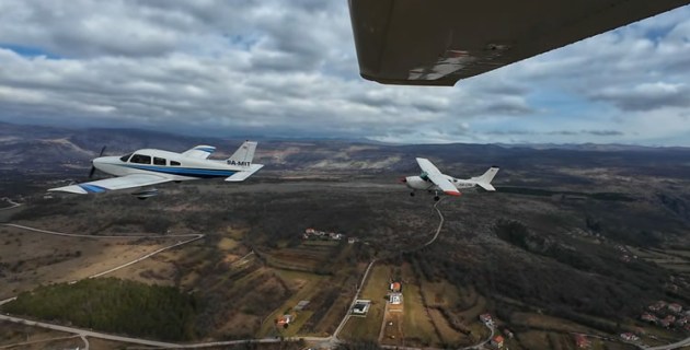 FRIDAY FLYING VIDEO: Split Formation - Australian Flying