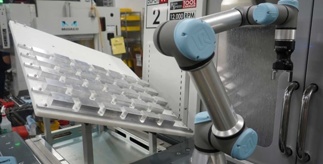Collaborative robots vs industrial robots - PKN Packaging News