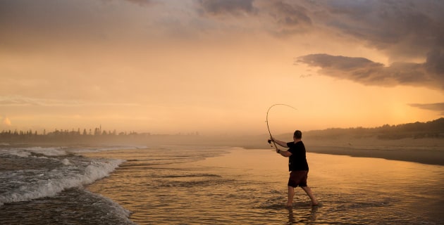 Lure fishing the beach - Fishing World