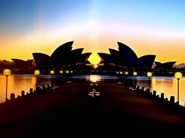 OPERA HOUSE SYDNEY in pose - Australian Photography